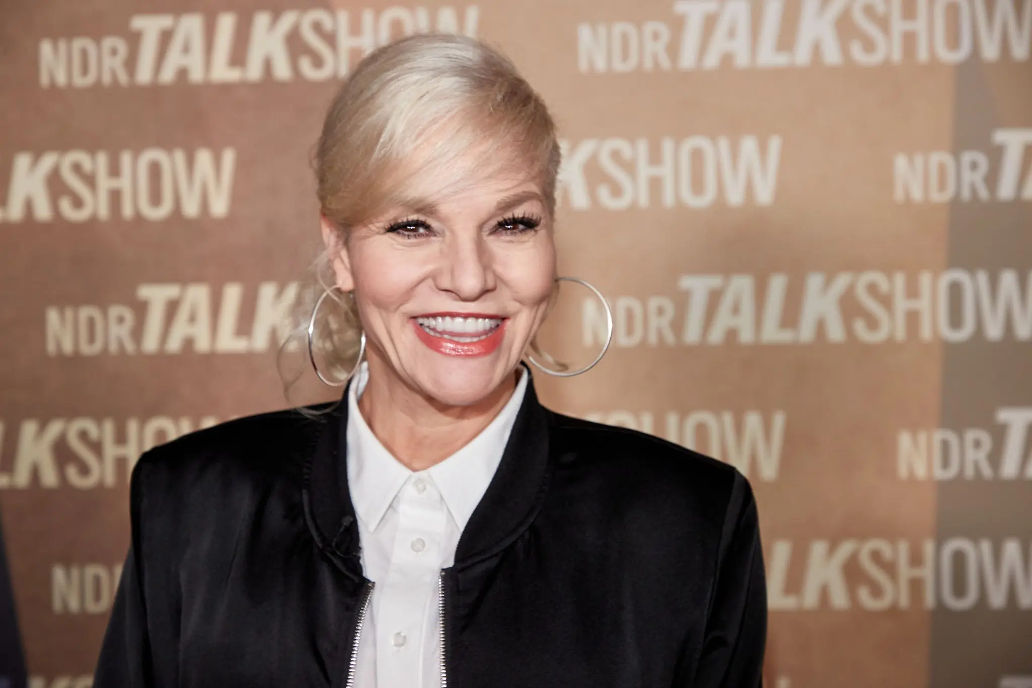 Ina Müller sammelt Ideen für Lieder in «Steinzeit-Kalender» - Hitradio ...
