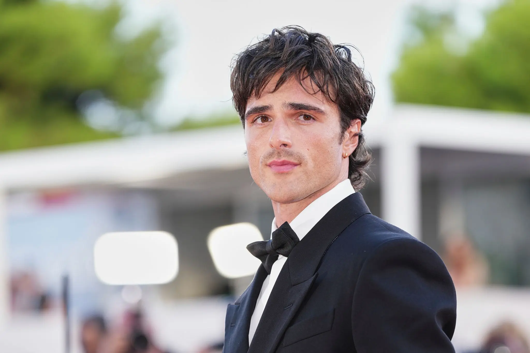 Jacob Elordi sah «Qualen» vor «Frankenstein»-Dreh als Segen - Hitradio ...